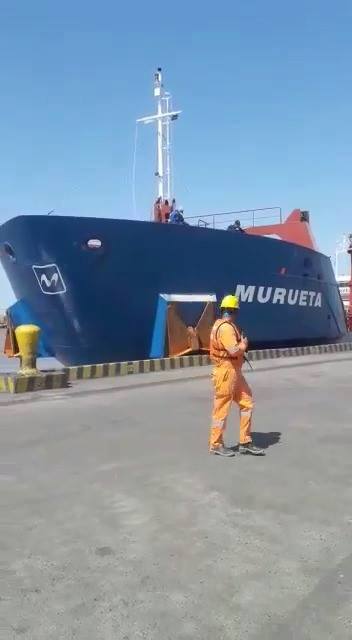 Assistir a A Vessel hit the Jetty at port of Barranquilla, Colombia ...