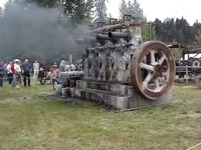 POPA.COM.BR A Test Running Of An Old Ship Engine